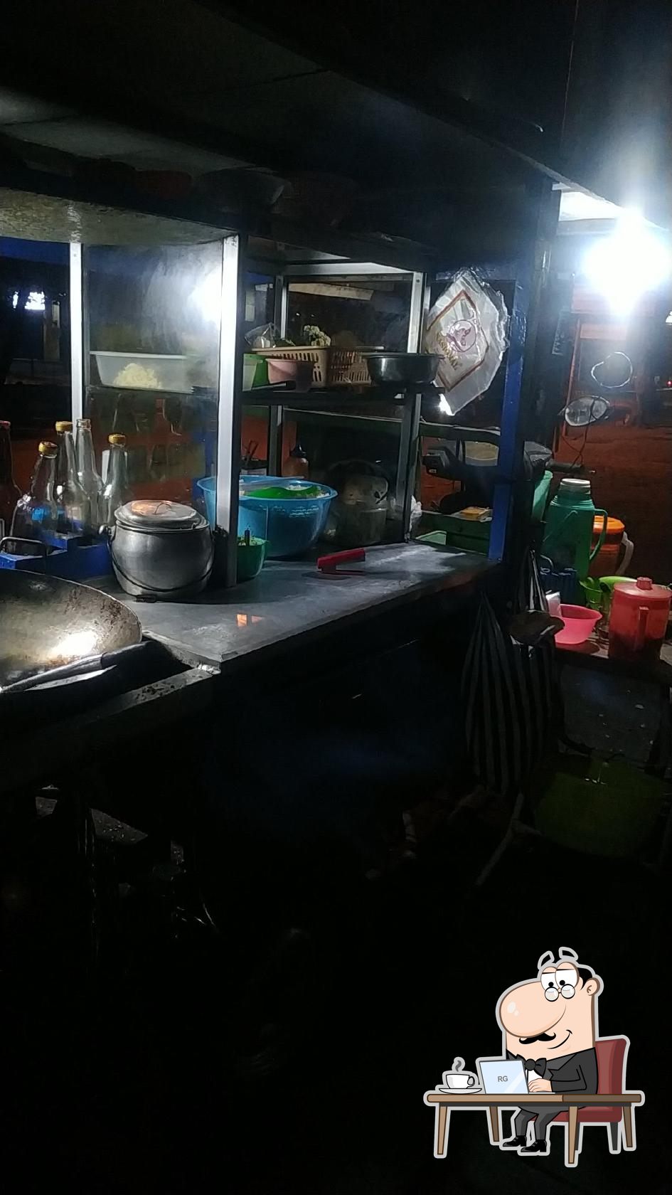 Nasi Goreng emperan Khas Malang Pak Semet, Mataram - Menú del ...