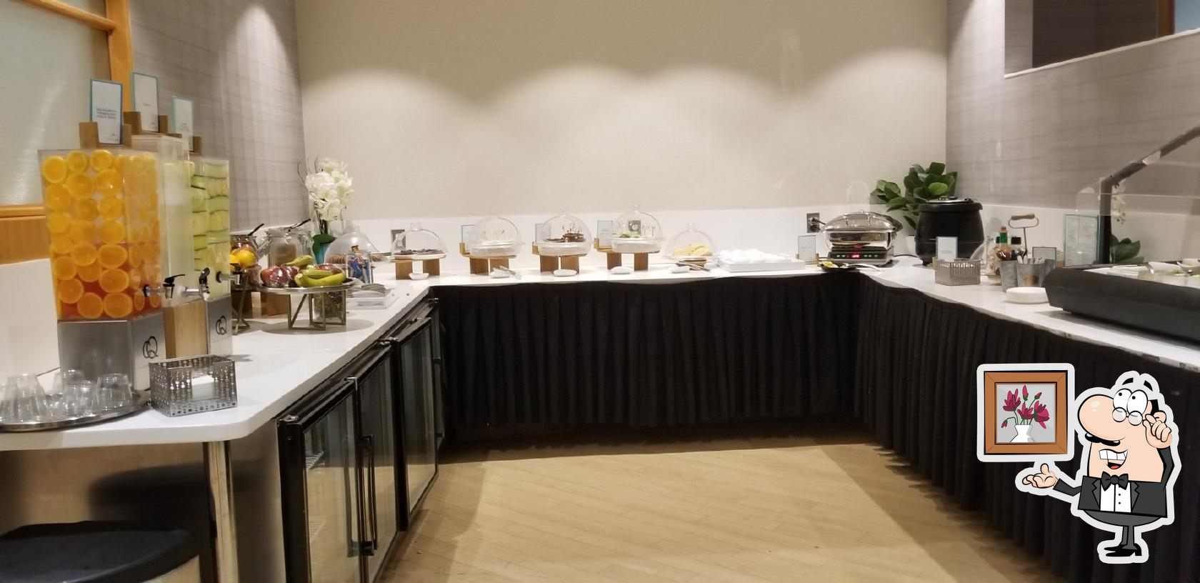 The Lounge, Terminal C in Boston - Restaurant reviews