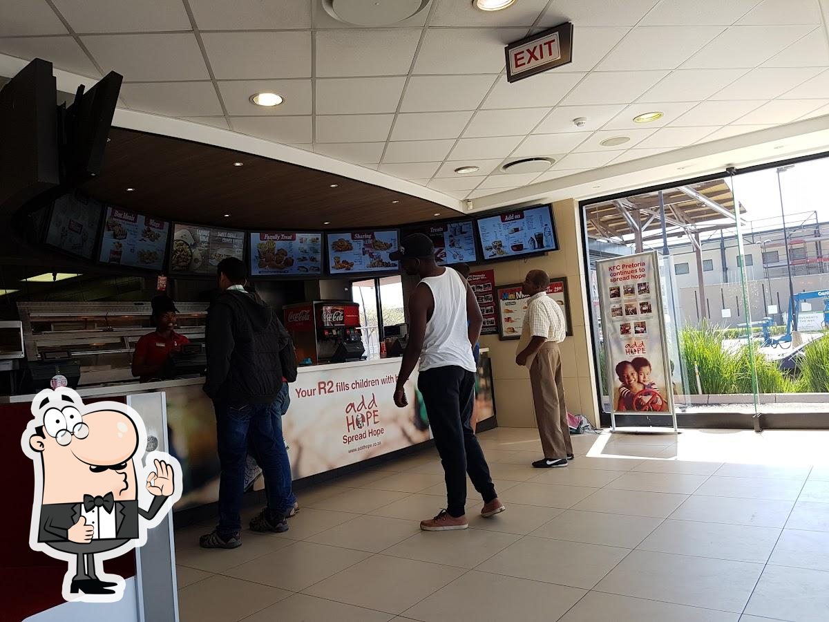 KFC Wonderboom Junction restaurant, Pretoria, Lavender Rd W ...