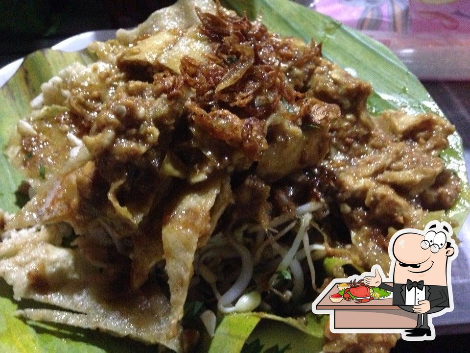 Nasi Tahu Pak Di restaurant, Kudus, Jl. Kyai H. Wahid Hasim No.82-72 ...