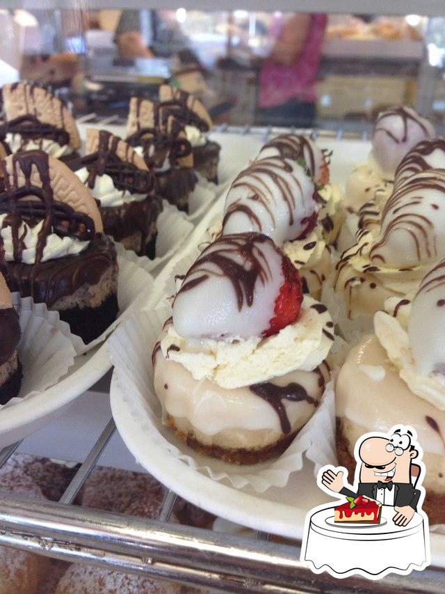Red Moon Bakery, sweets & Cafe in Brampton - Restaurant menu and reviews