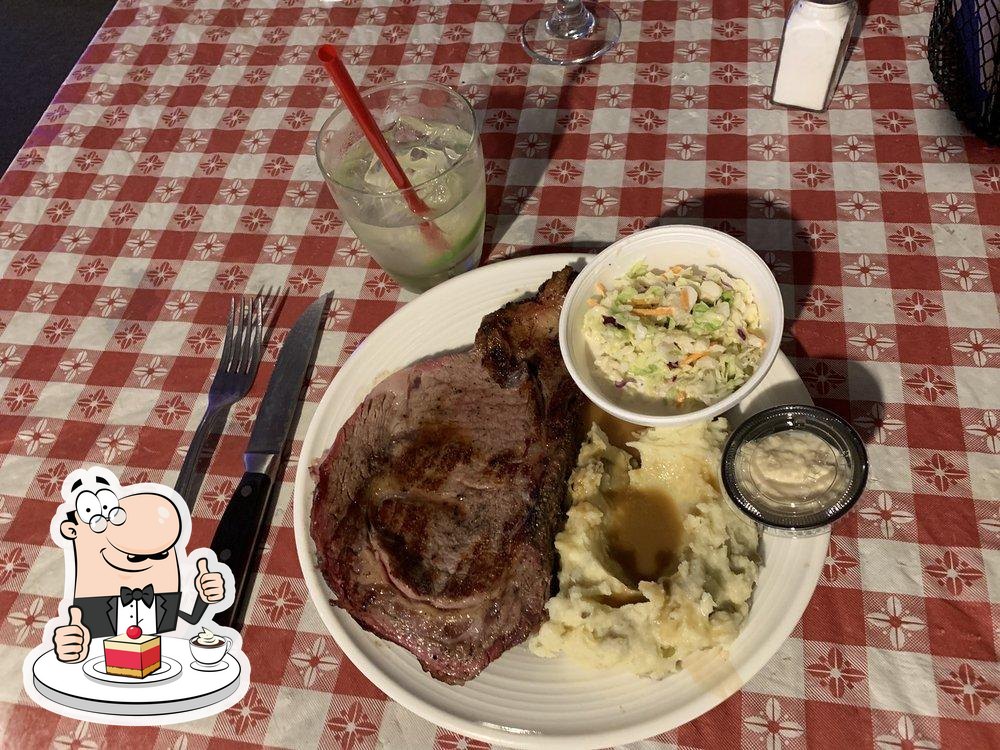 Red Rooster Bar & Grill LLC in Selah - Restaurant menu and reviews