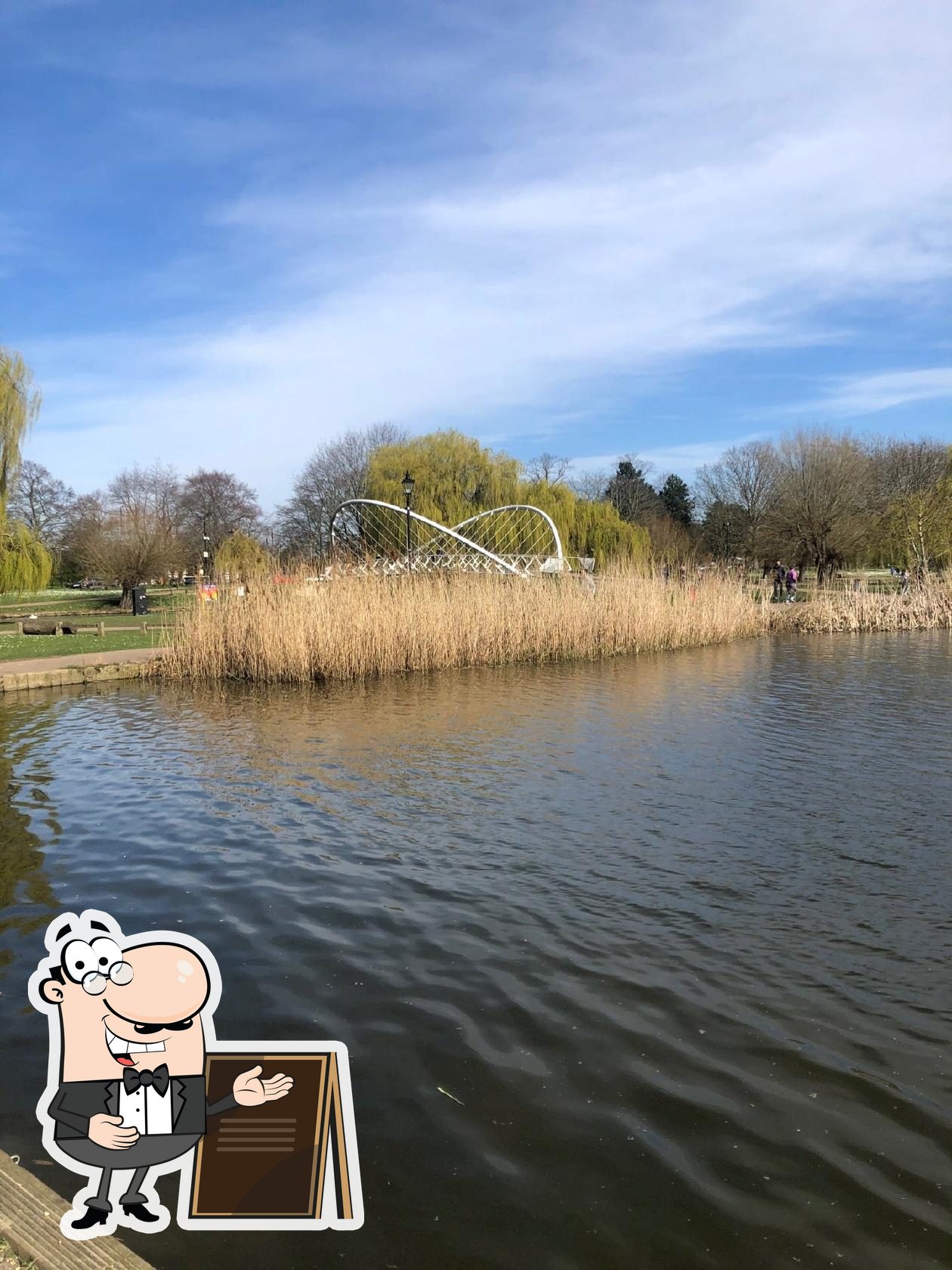 Boating lake cafe in Bedford