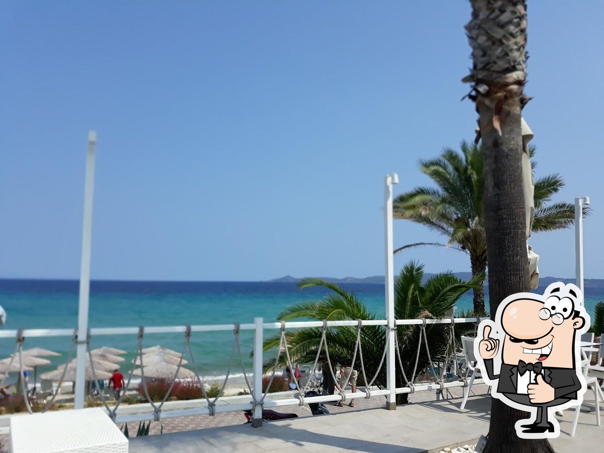 Beach Bar Legend, Nea Roda - Restaurant reviews