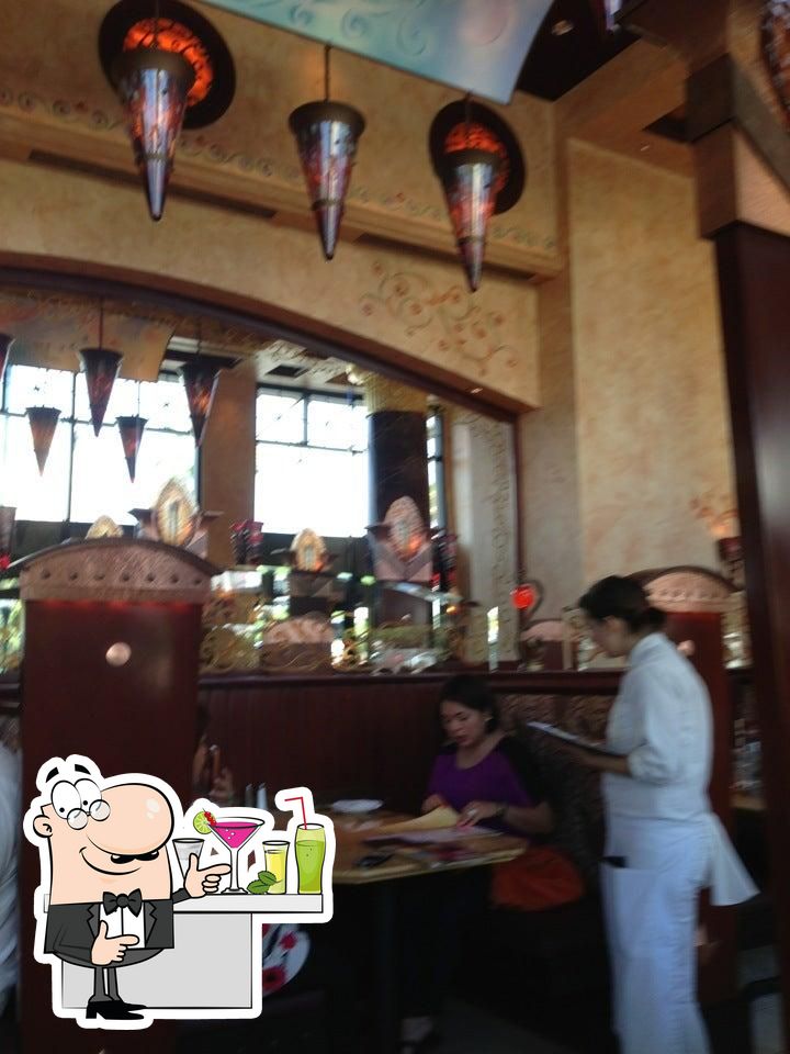 Cheesecake Factory Inside