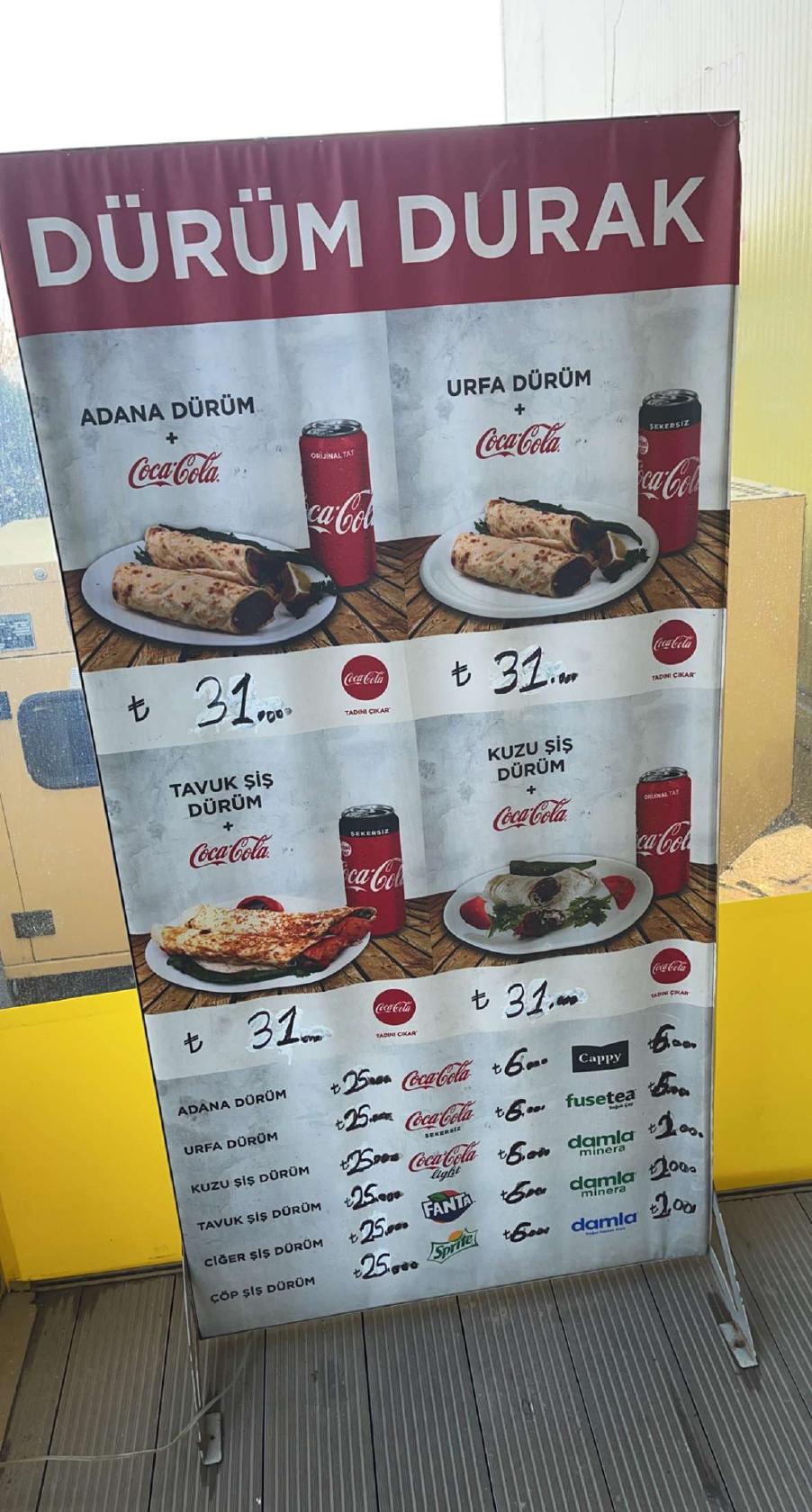 Menu at Dürüm Durak, Istanbul, altı dürüm Tır