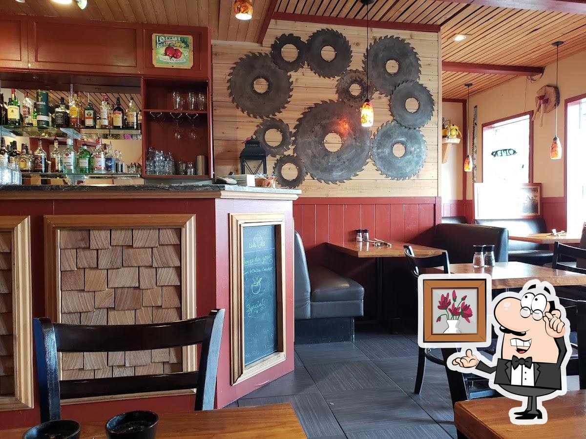 Cedar Grill, 1636 Peninsula Rd #7 in Ucluelet - Restaurant menu and reviews