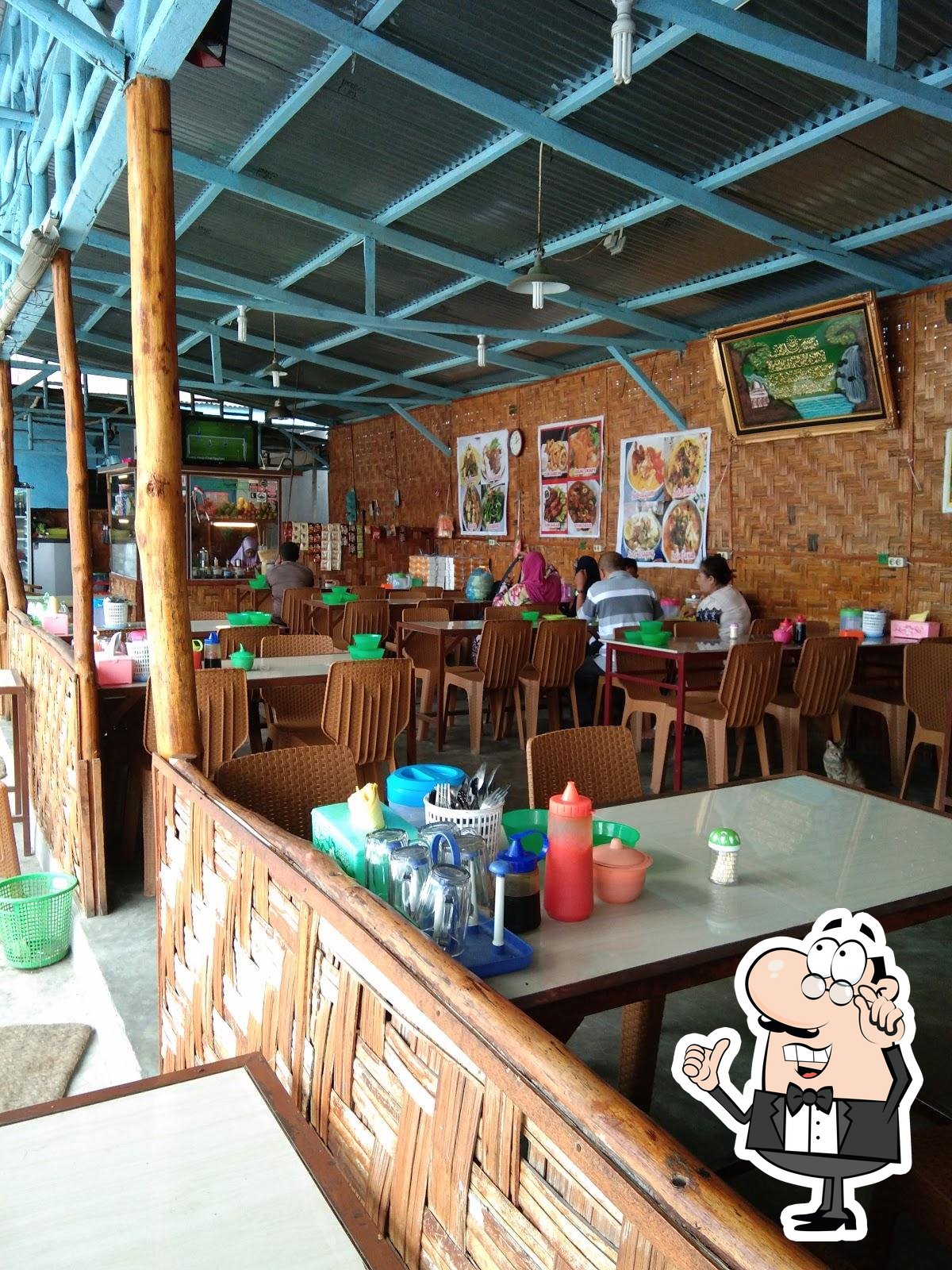 RM muslim MENARA restaurant, Parapat - Restaurant reviews