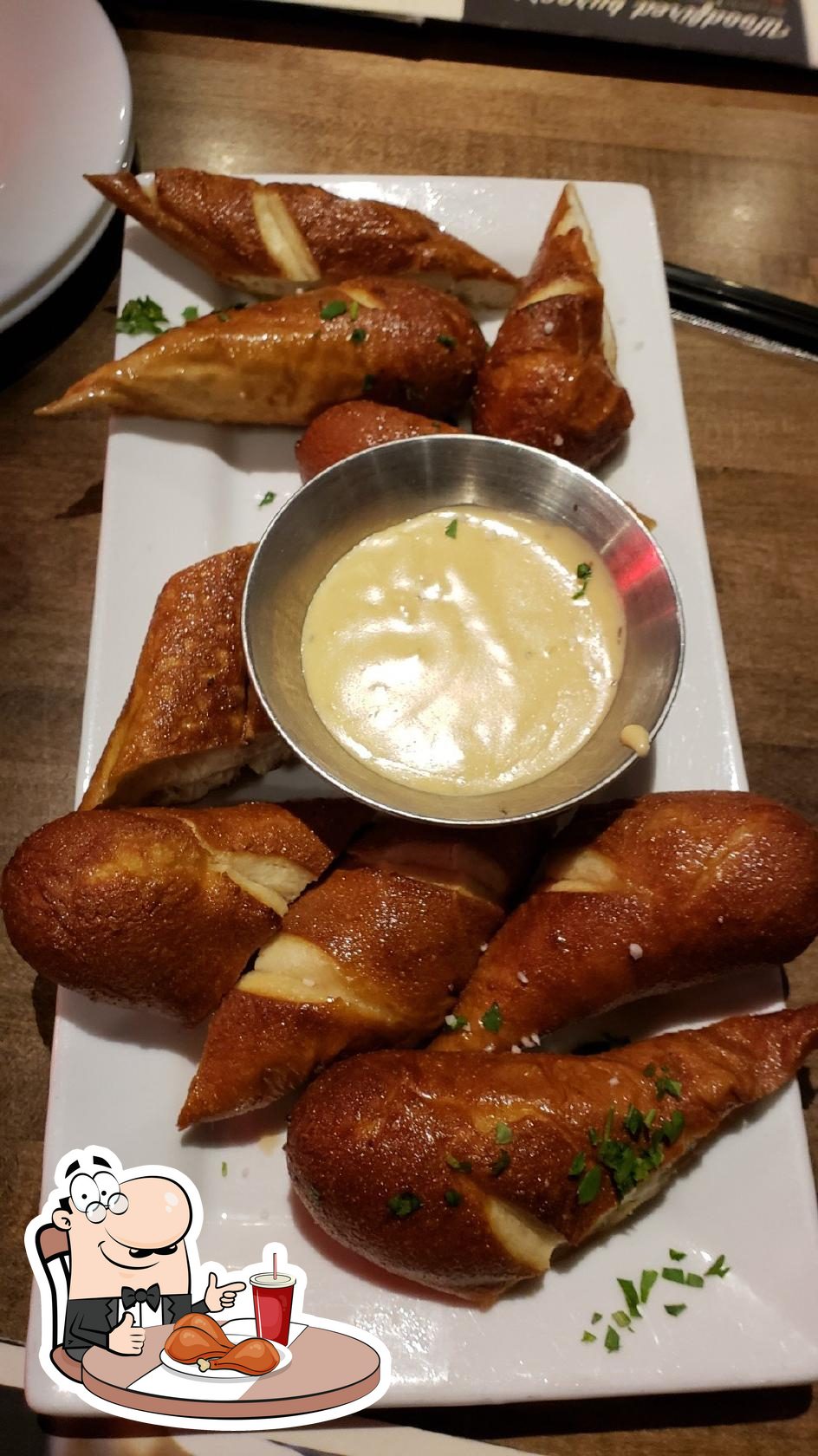 Red Door Woodfired Grill, 8001 W 159th St in Overland Park - Restaurant ...
