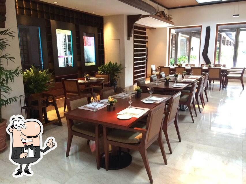 Escolta at The Peninsula Manila restaurant, Makati, 1226 Makati Ave ...