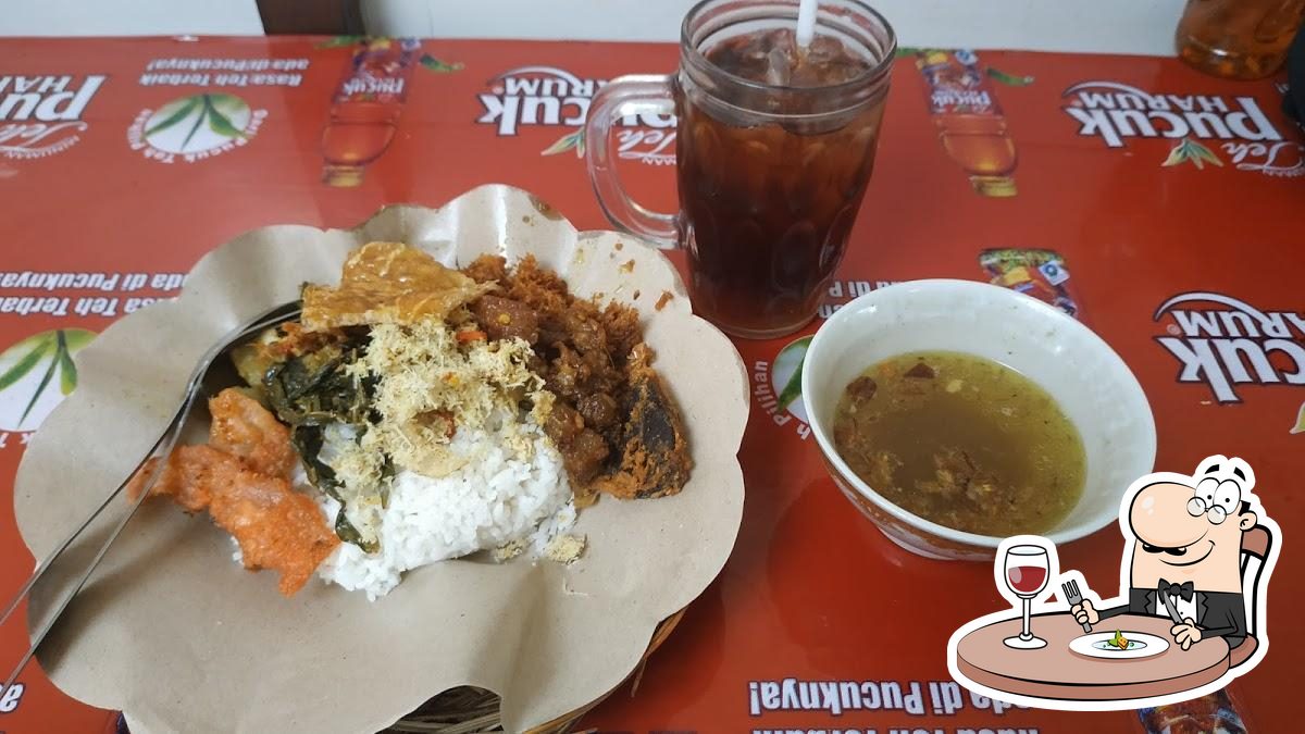 Nasi Babi Guling Merdeka, Buleleng - Menú del restaurante, precios y ...