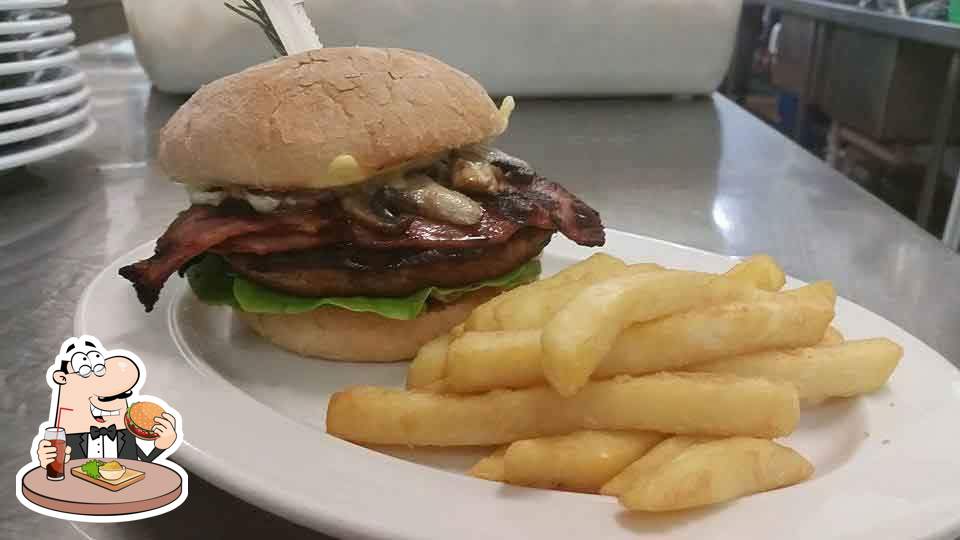 Raceview Hotel in Raceview - Restaurant reviews