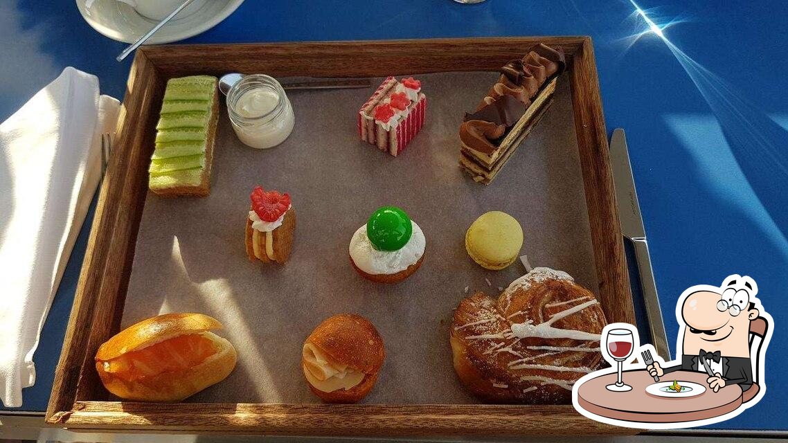 Dinner In The Sky restaurant, Dubai, Al Sufoh - Skydive - Al Seyahi St ...
