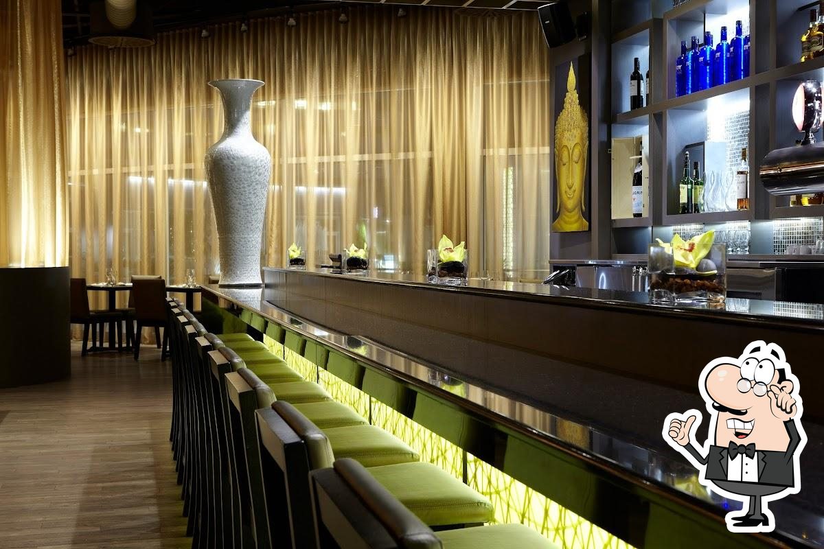 Siam DIX30 restaurant, Brossard, 155 Promenade des Lanternes #210 ...