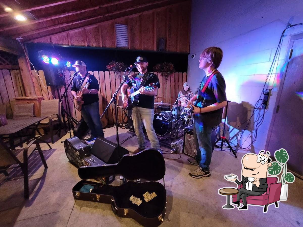 Bootleggers, 1239 S 22nd St in Fort Dodge - Restaurant reviews
