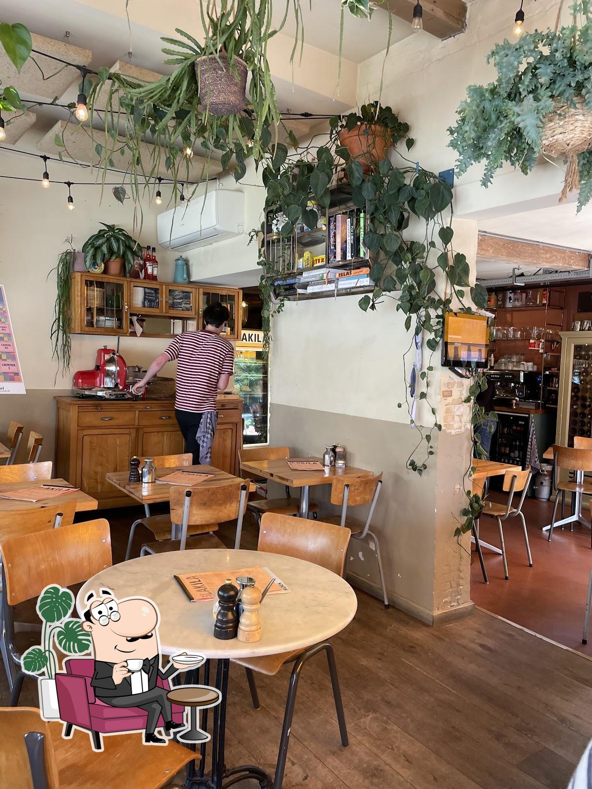 Lakila, Delft - Restaurant menu, prices and reviews