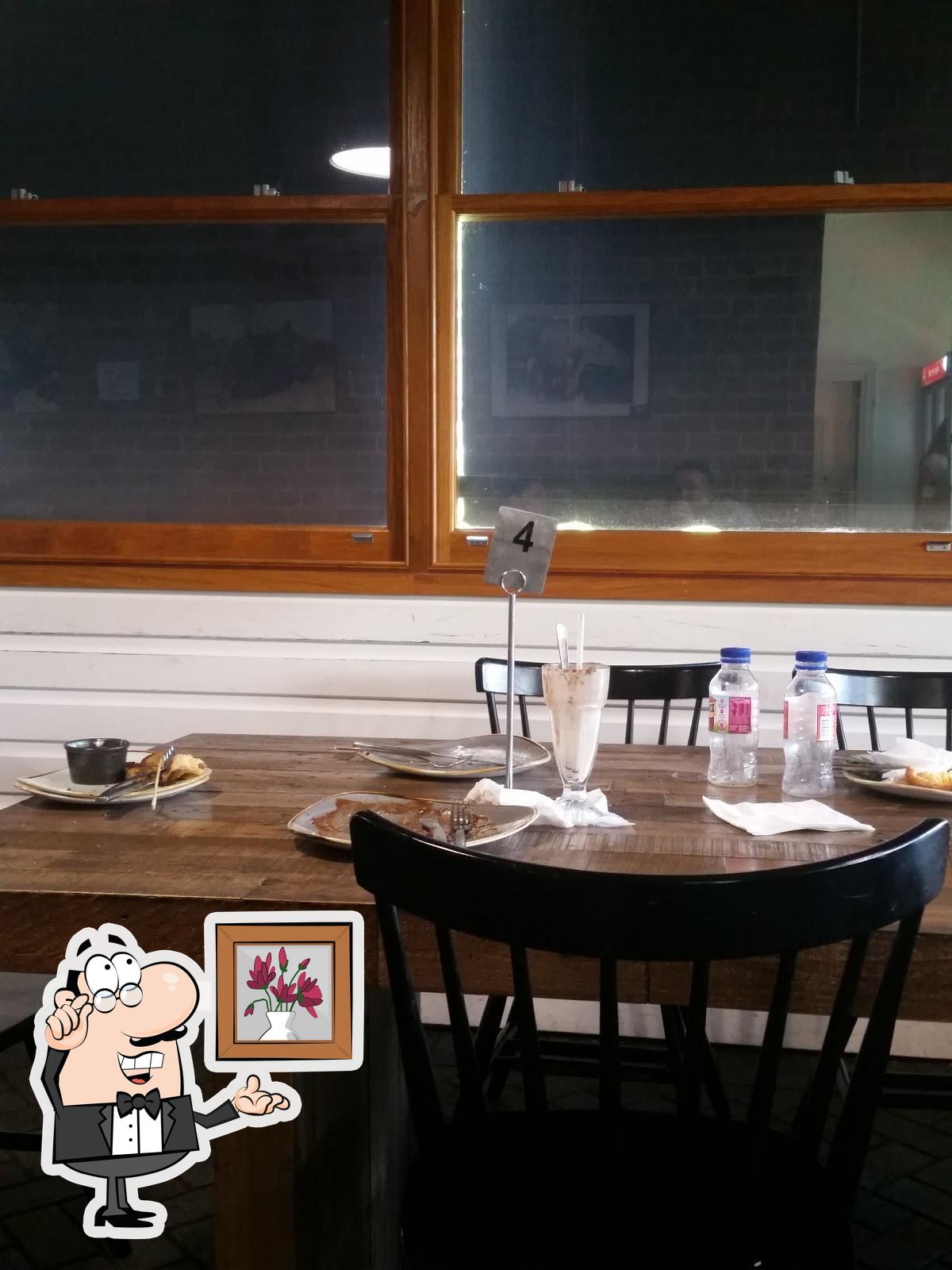 Warnies Cafe, Warnervale - Restaurant menu, prices and reviews