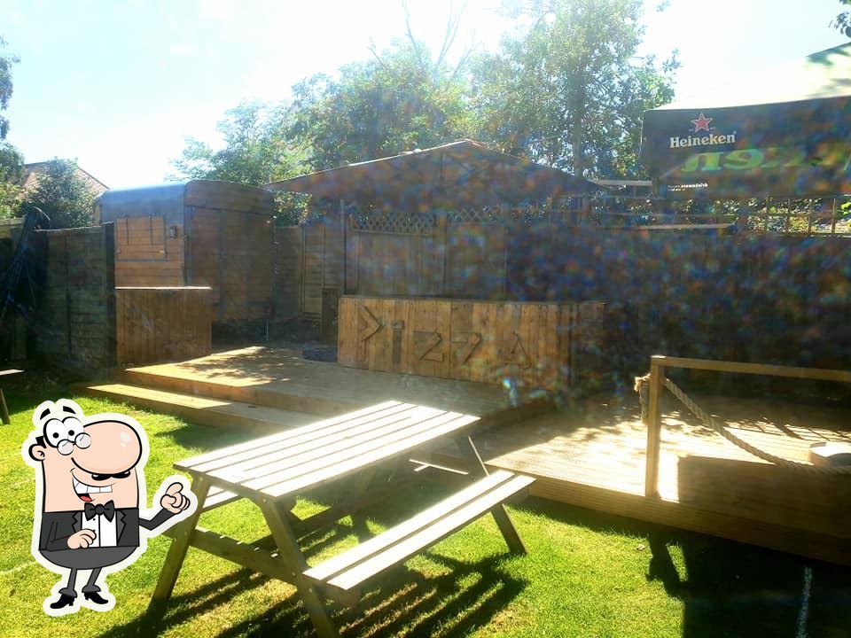 The Chequers, 1 Luton Road in Caddington - Restaurant reviews