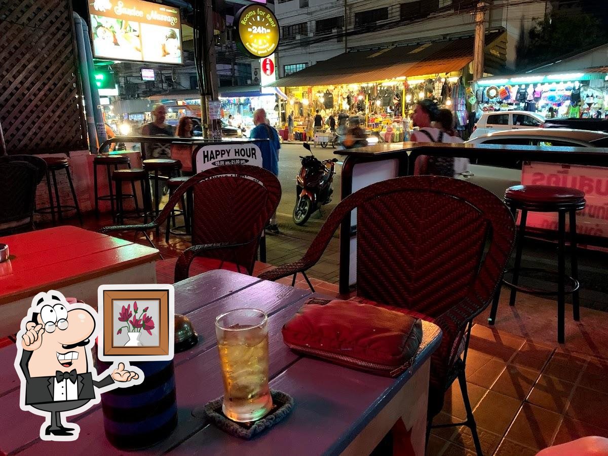 English Rose Bar Beer, Pattaya City, WVJJ+6MC - Restaurant reviews