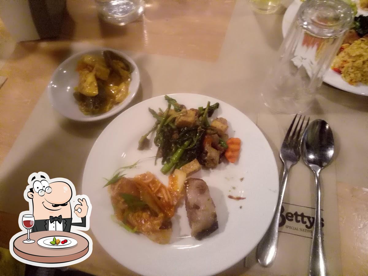 Betty's Special Native Cakes restaurant, Tarlac City, FHMR+7Q8 ...
