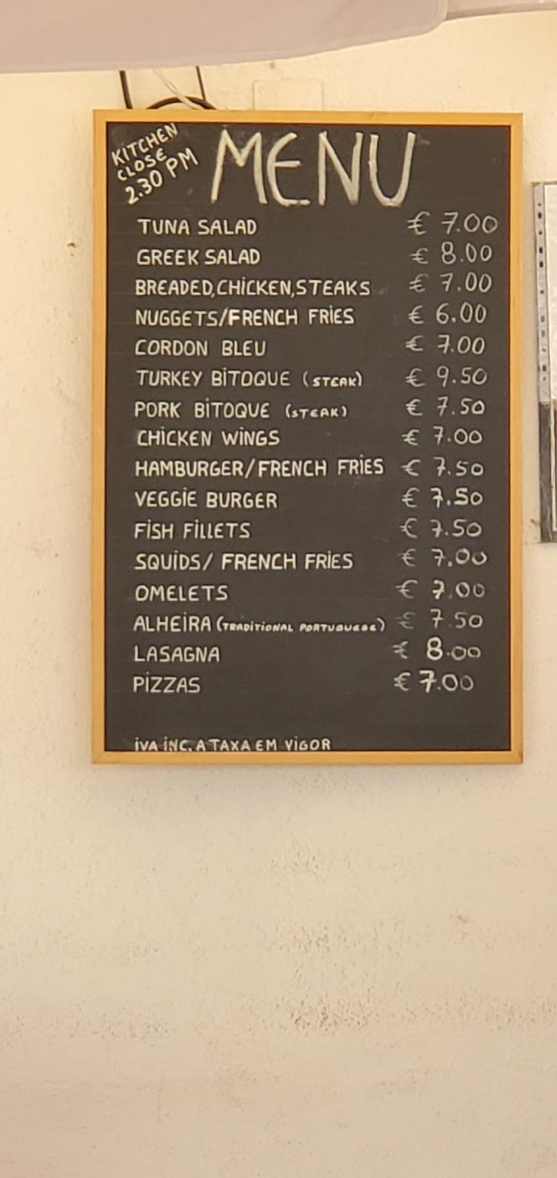 Menu em Snack Bar Com Tradiçoes, Estoi