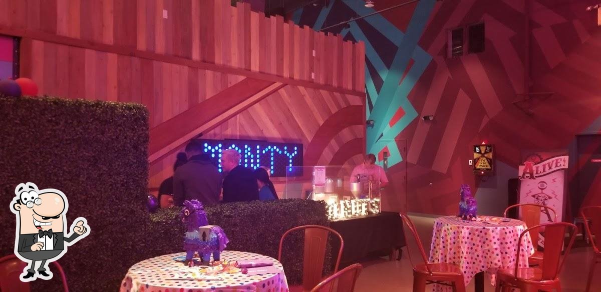 Two Bit Circus in Los Angeles - Restaurant reviews