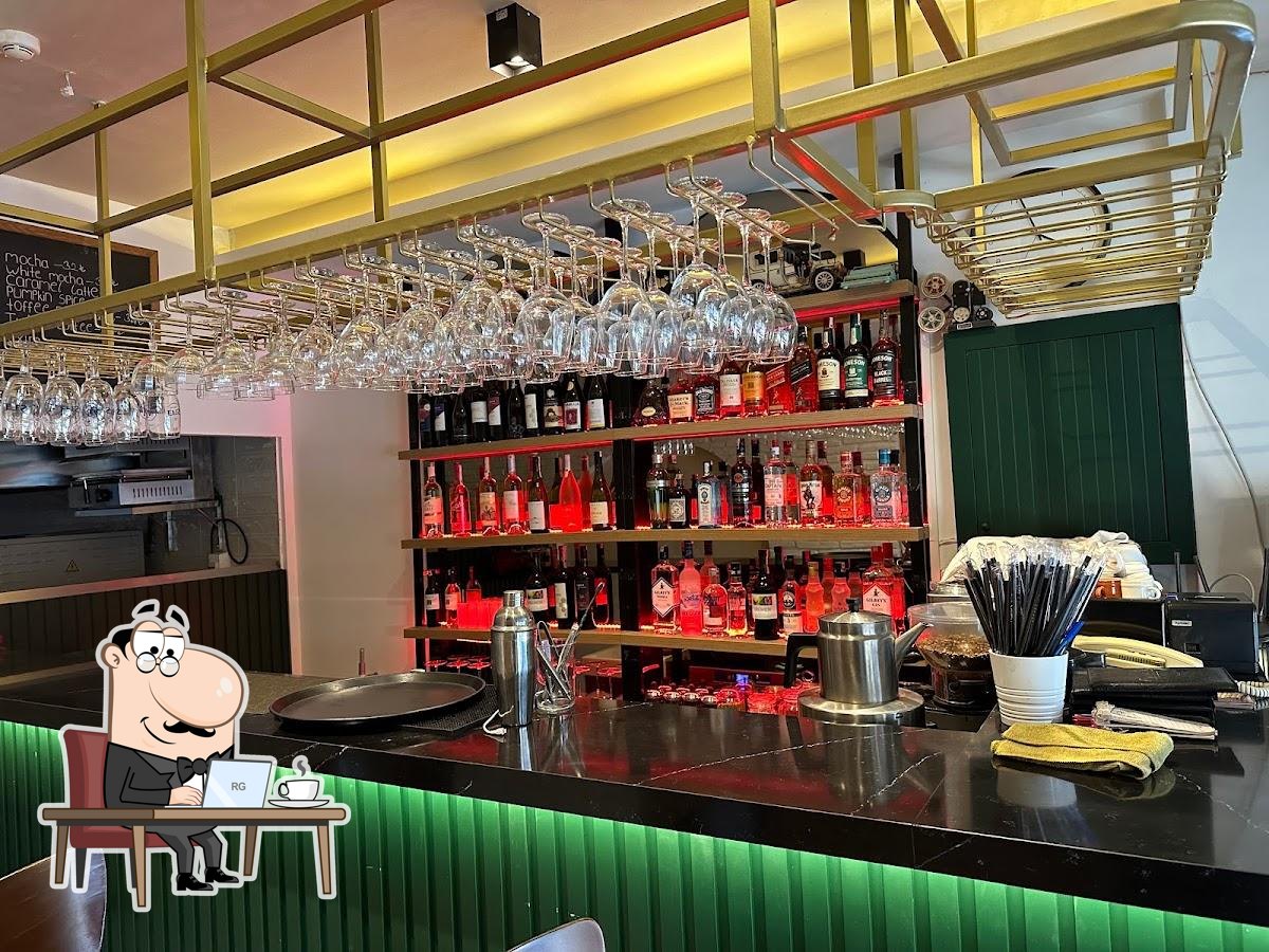 Pranzo Cafe - Hookah & Pizza & Burgers - Sultanahmet, Estambul ...