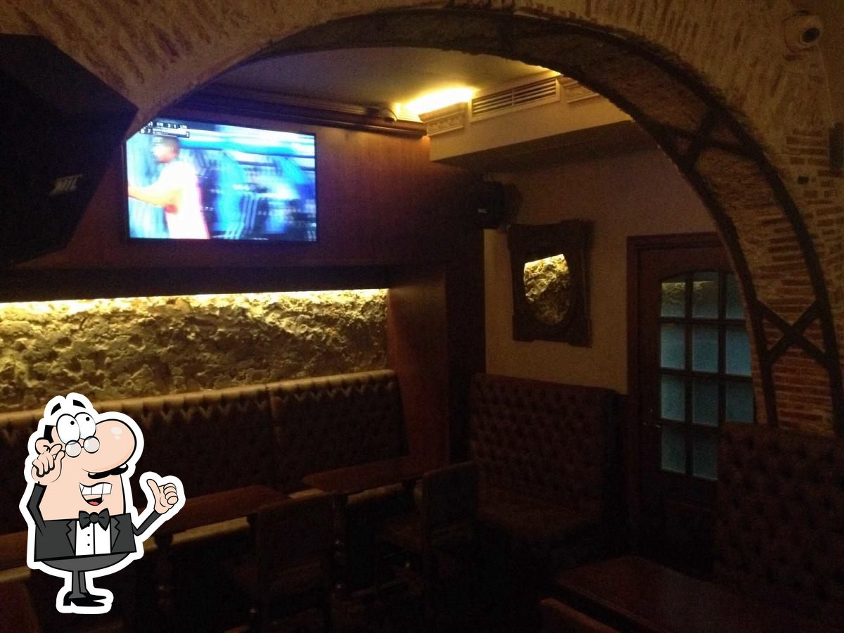 Cheers Irish Pub, Lisbon, R. da Atalaia 126 - Restaurant menu and reviews