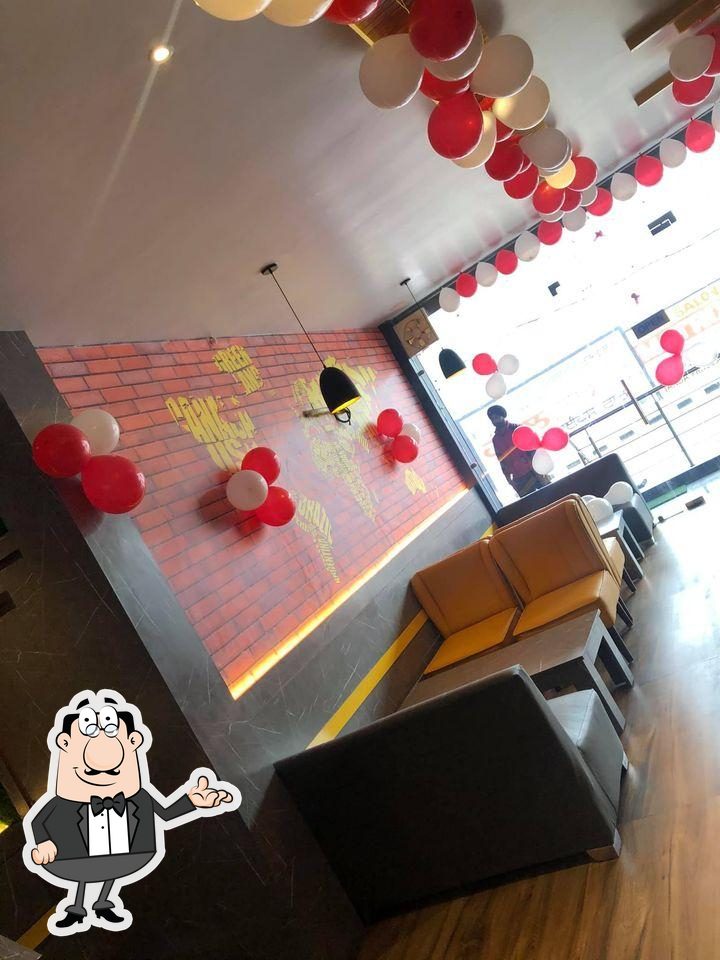 Mr Burger Hut, Urmar Tanda - Restaurant reviews