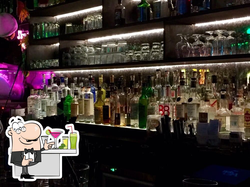 The Pontiac pub & bar, Hong Kong - Restaurant menu and reviews