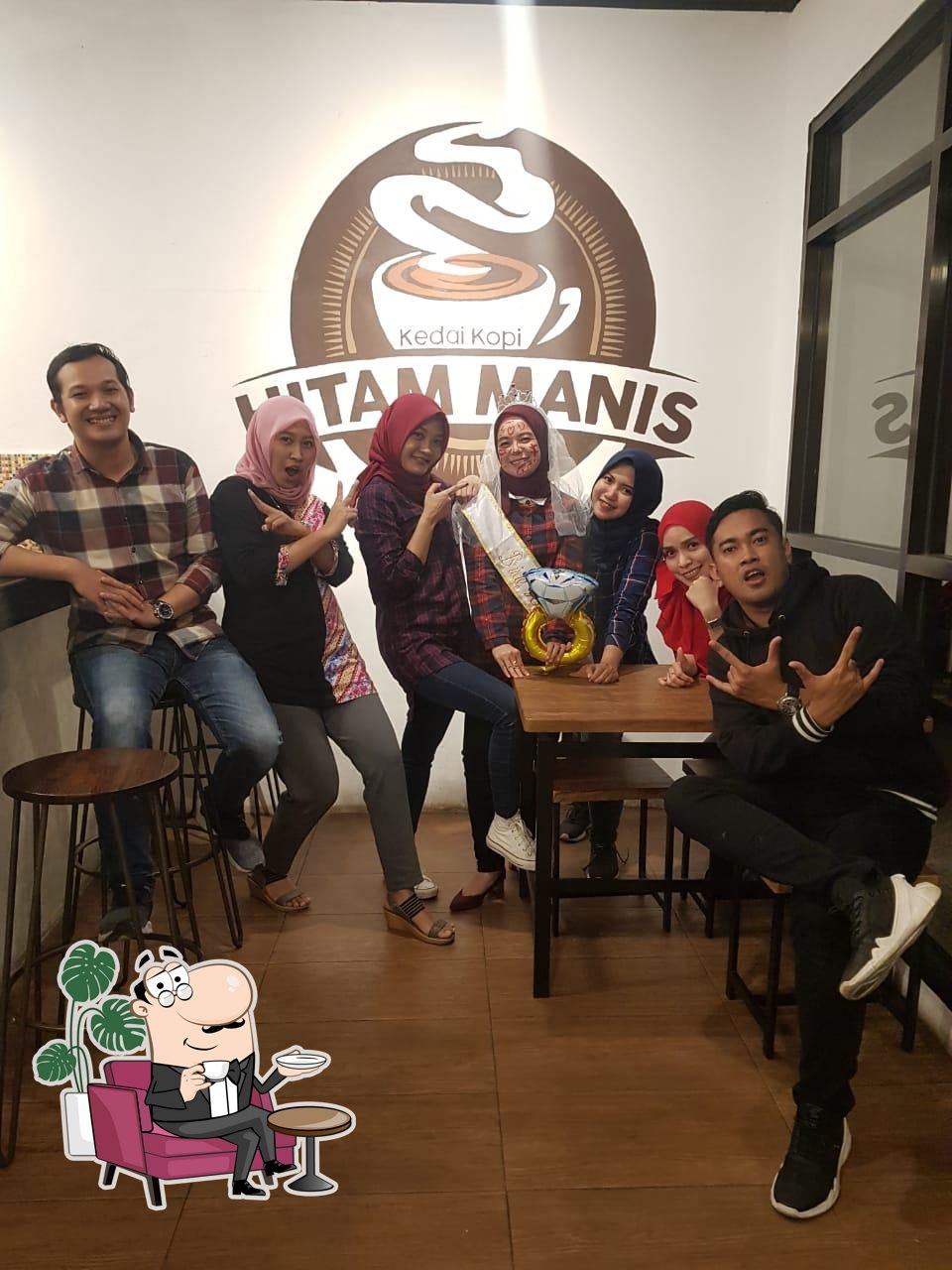 Café Kedai kopi hitam manis, Balikpapan, Jl. Bonto Bulaeng - Opiniones ...