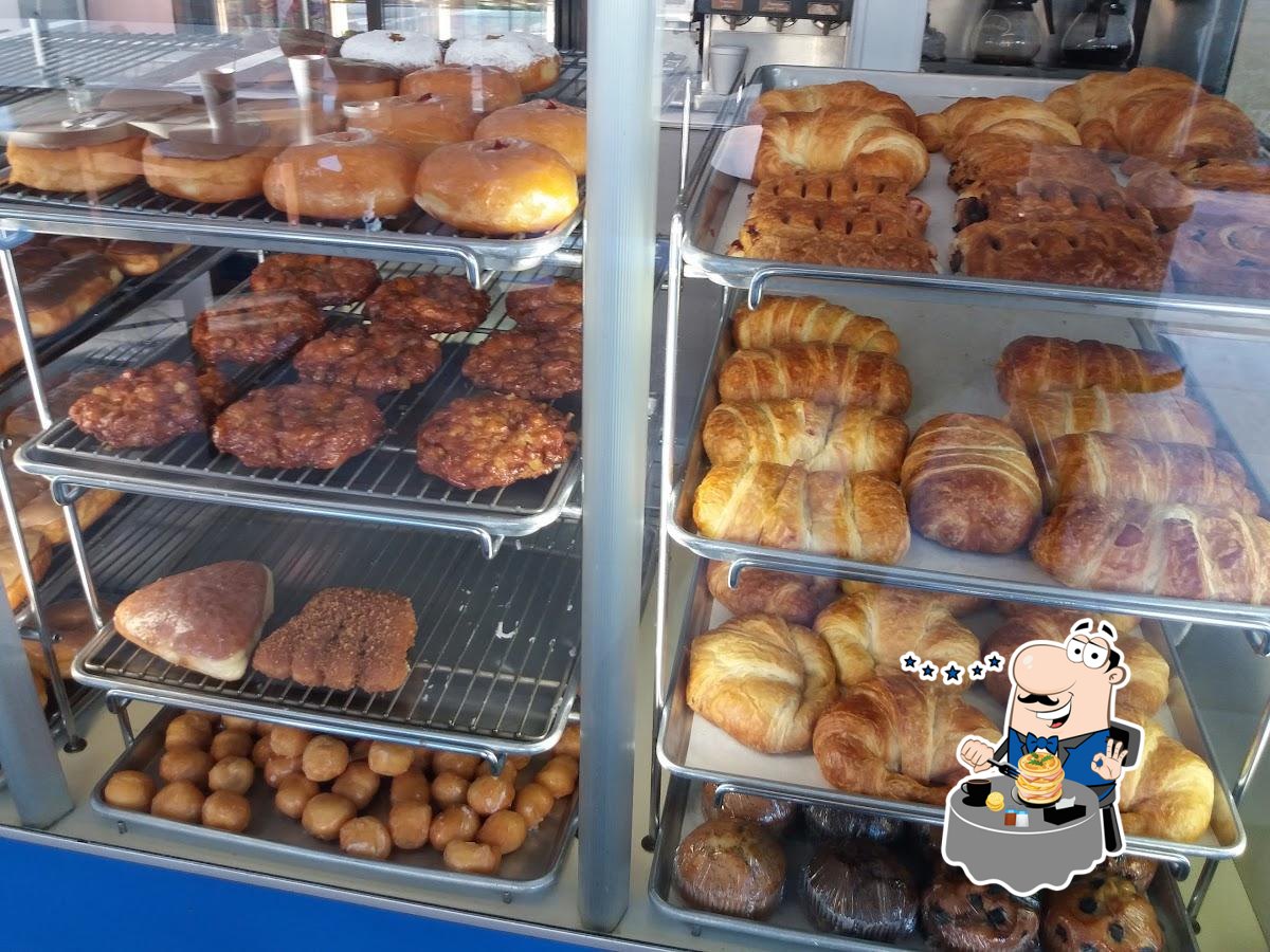 Colonial Bakery in Long Beach - Restaurant menu and reviews