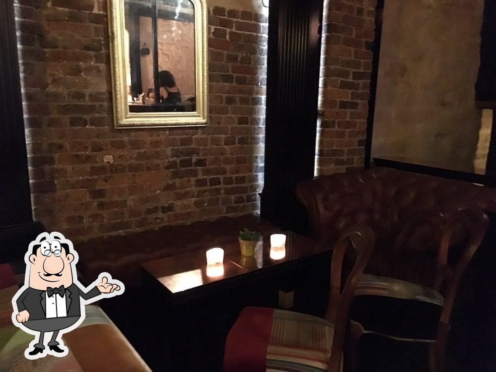 Little Red Door pub & bar, Paris - Restaurant menu and reviews