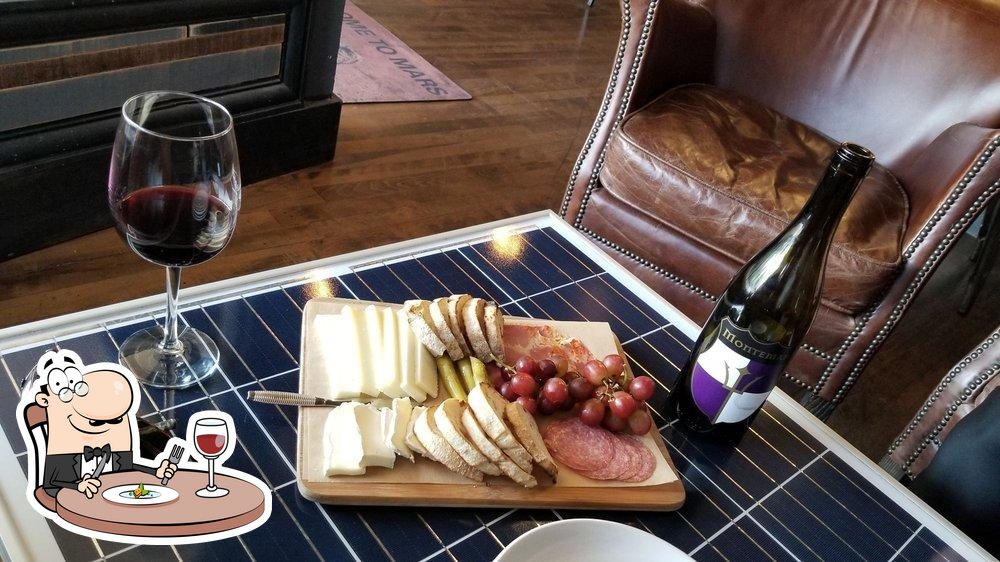 Hangar 7 Lompoc in Lompoc - Restaurant menu and reviews