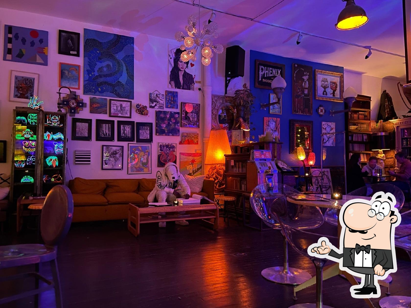 Industry Lounge & Gallery in Huntington - Restaurant reviews