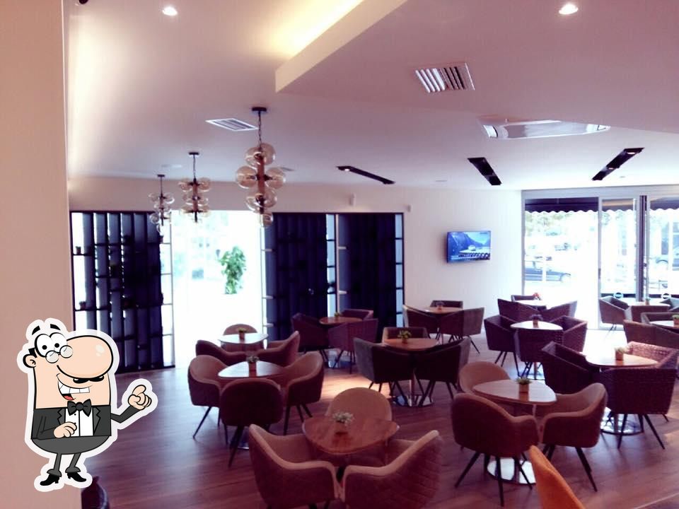 Maison Bar, Vlorë, FF5P+4R5 - Restaurant reviews