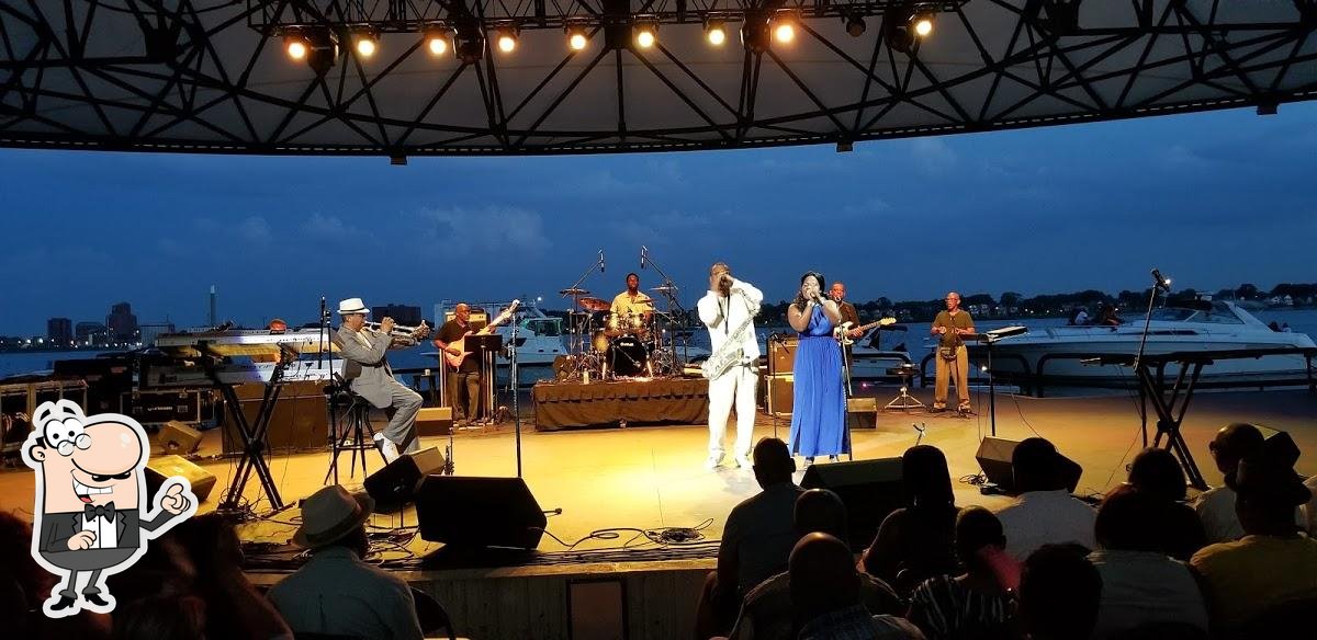 The Aretha Franklin Amphitheatre in Detroit - Restaurant reviews