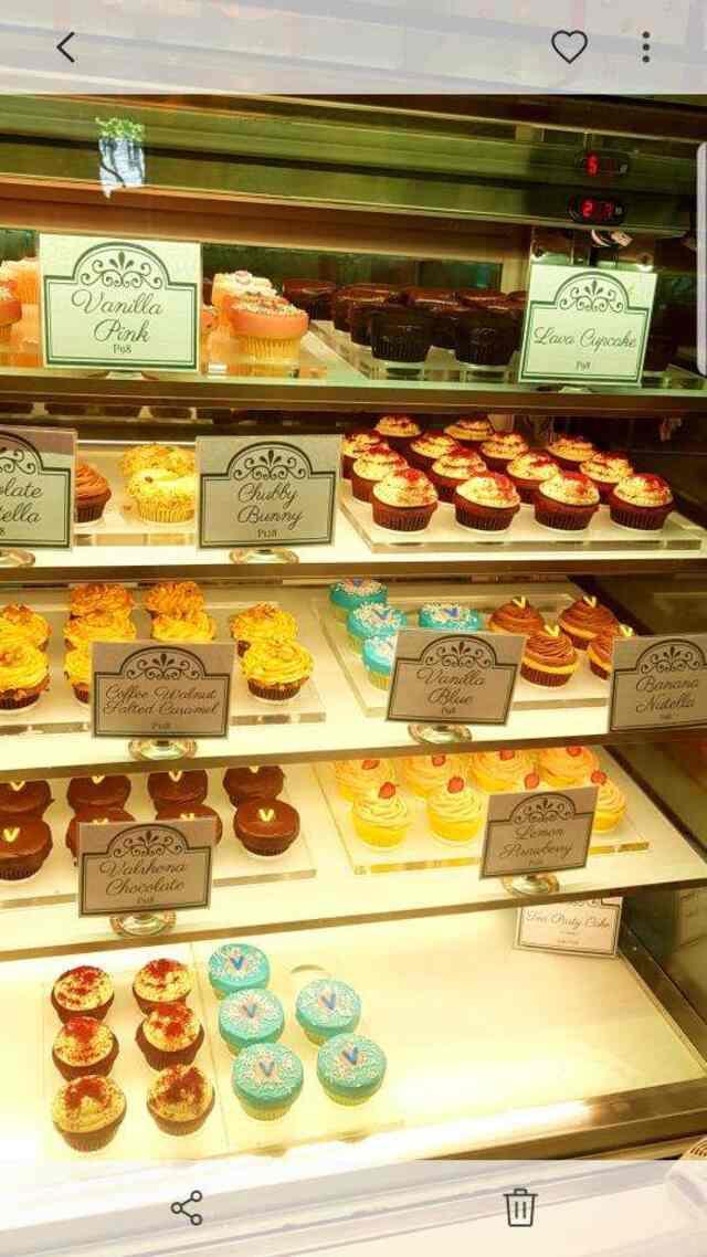 Menu at Vanilla Cupcake Bakery & Cafe, Quezon City