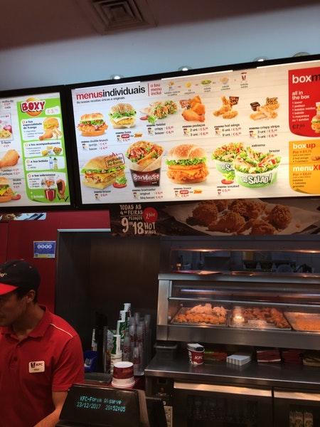 Menu em KFC restaurante, Faro, Fórum Algrave
