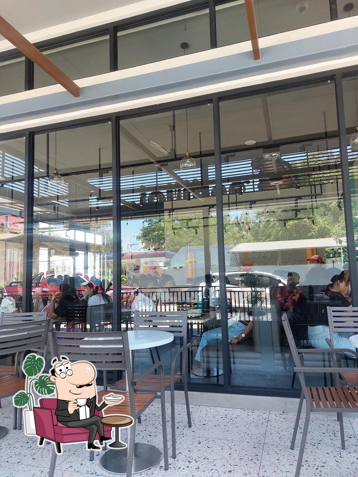 Jollibee - Batac Highway, Batac - Restaurant menu, prices and reviews