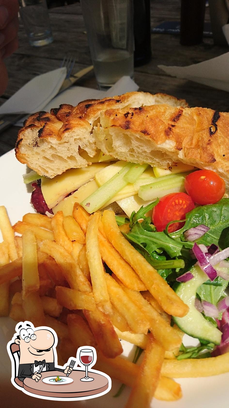 Botley Hill Farmhouse in Warlingham - Restaurant menu and reviews