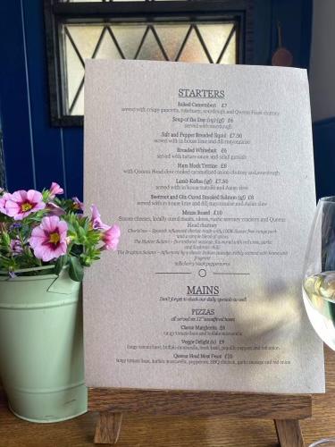 Menu at The Queens Head pub & bar, Horsham, Chapel Rd