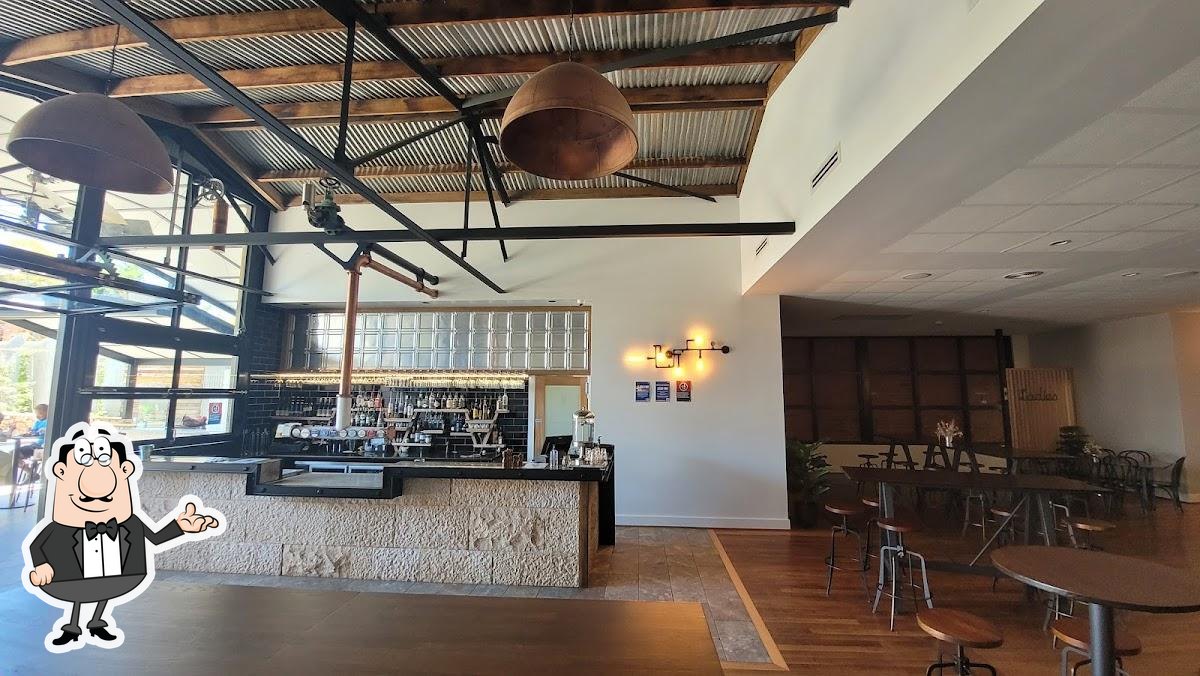 Alpine Hotel, 170 Sharp St in Cooma - Restaurant reviews