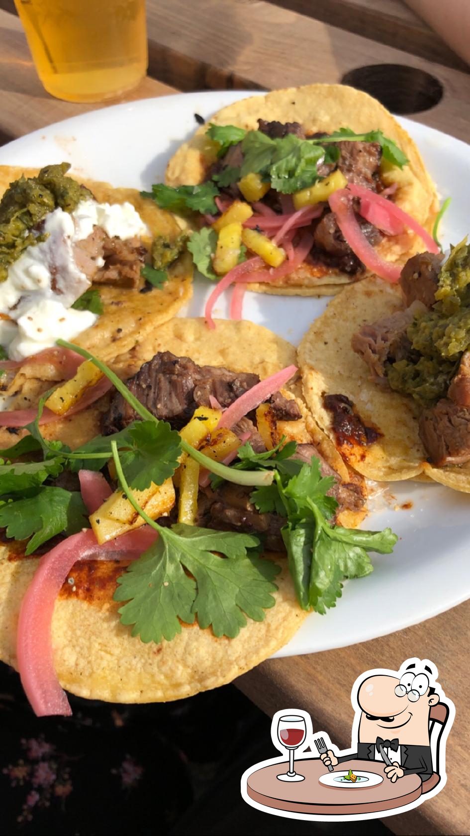 Howl At The Moon, 178 Hoxton St in London - Restaurant menu and reviews