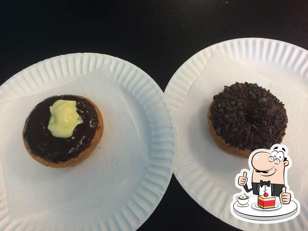 Desert Donuts, 3134 W Carefree Hwy in Phoenix - Restaurant menu and reviews