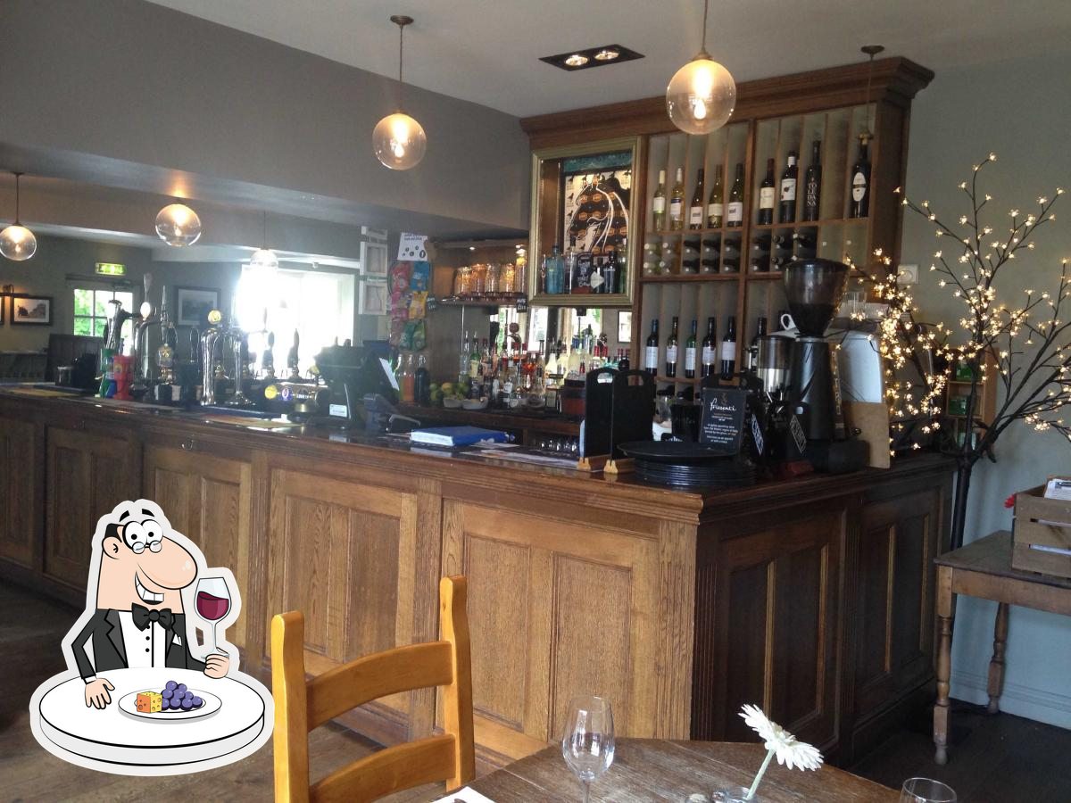 Black Horse, 92 Wood St in Barnet - Restaurant menu and reviews