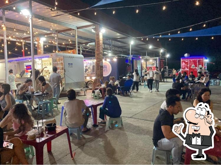 Food truck yard in Garland - Restaurant reviews