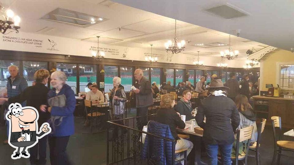 Snoopy's Home Ice in Santa Rosa - Restaurant reviews
