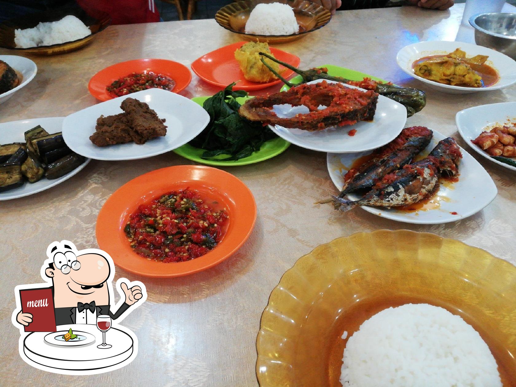 Restaurant Istana Minang 2, Parapat, Jl. Sisingamangaraja No.72 ...