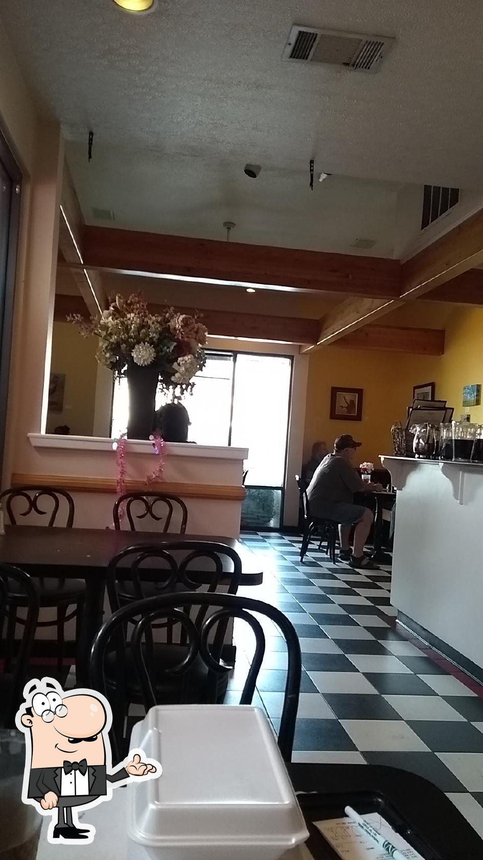 Toni's Courtyard Café in Merced - Restaurant reviews
